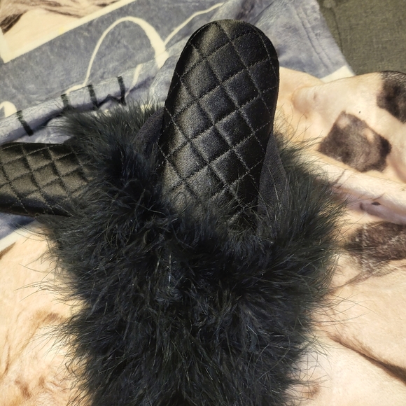 isotoner | Shoes | Isotoner Feather Satin Slide Slippers | Poshmark